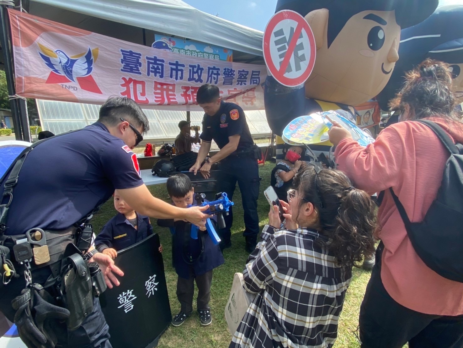 關警受邀「OKRUN公益路跑」系列活動設攤 傳授「防詐三步驟」 | 蕃新聞