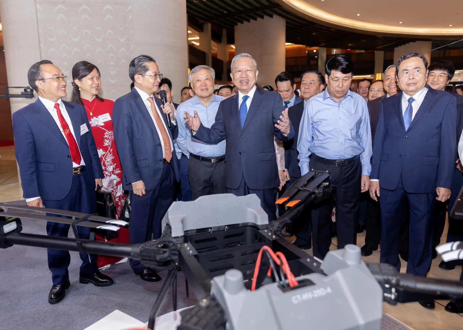 Falcon 亮相 EBACE 2025 (2025 年歐洲商務航空展)，首次在歐洲登場 - 報新聞 Mega News